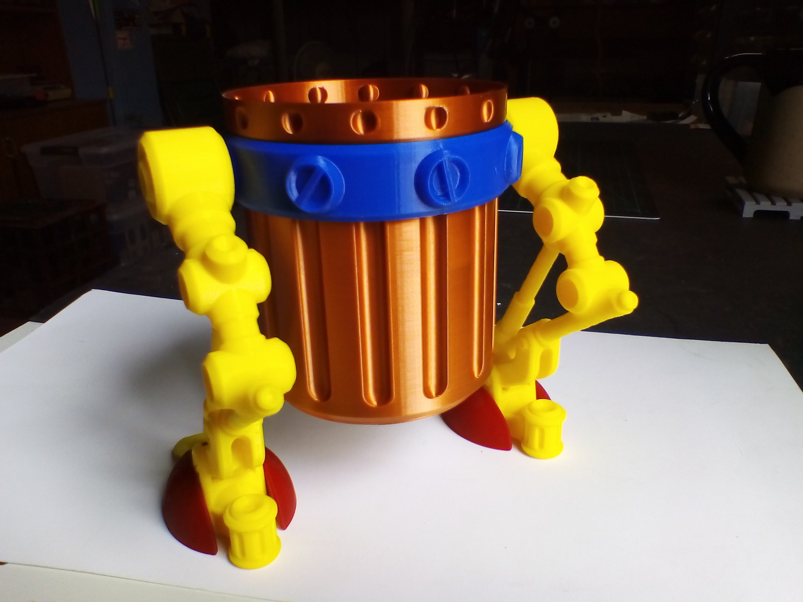 3D Printable Trash Walker by Fernando Jerez