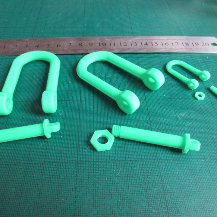 3D Printable Tank style Tow Hook (Shackle) by Jeremy Connaughton