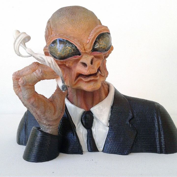 3D Printable Smokin Alien X by Richard Hanson