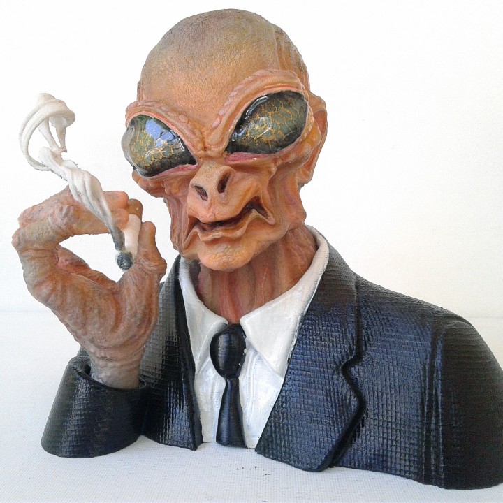 3D Printable Smokin Alien X by Richard Hanson
