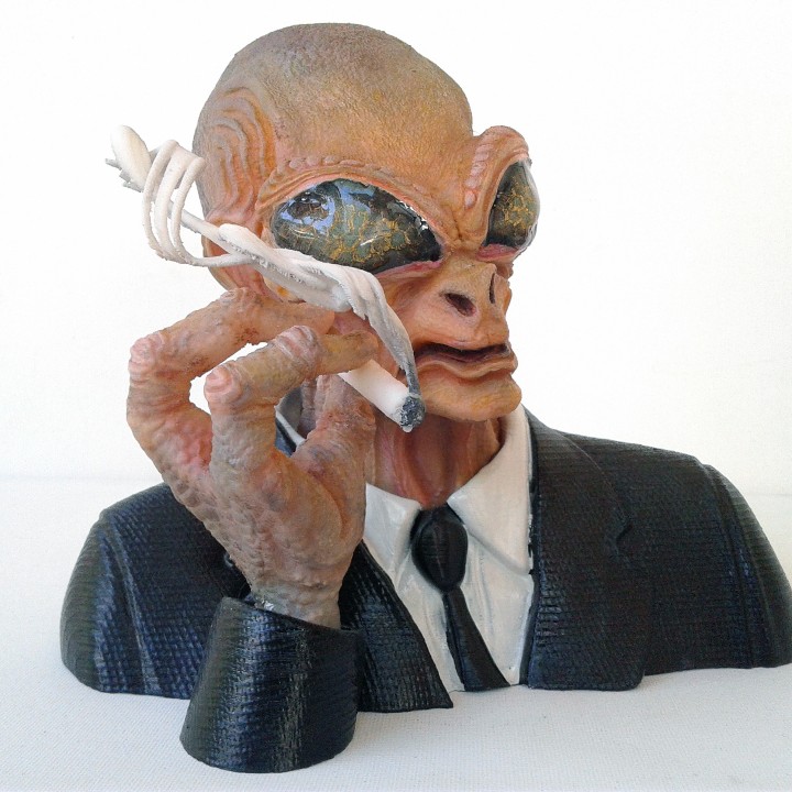 3D Printable Smokin Alien X by Richard Hanson