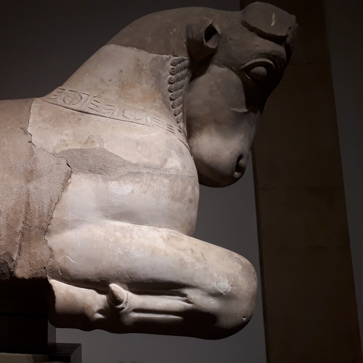 3D Printable Capital with bull protomes by Scan The World