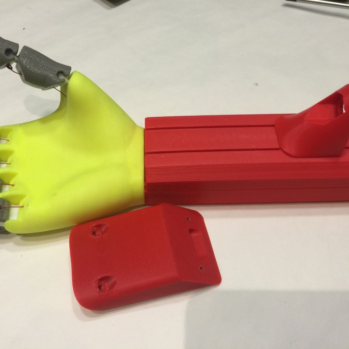 3D Printable Arduino driven Hand Actuator by Jose Santos Lizcano