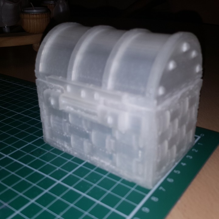 3D Printable Treasure Chest by Philipp