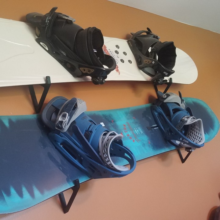 3D Printable Snowboard Wall Mount by Mecher