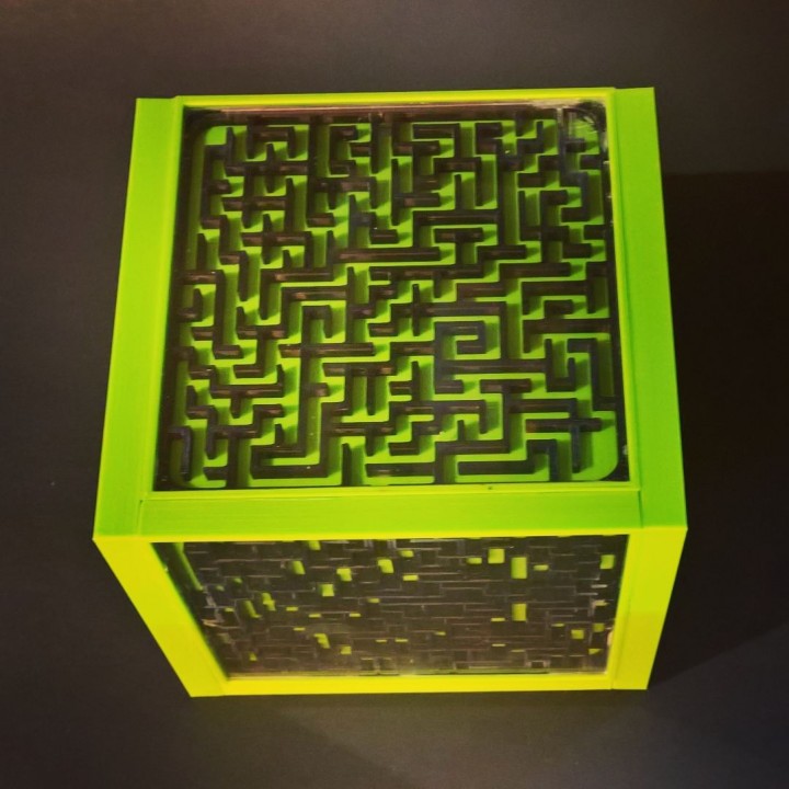 3D Printable Ball maze cube by Gyorg Yusupov