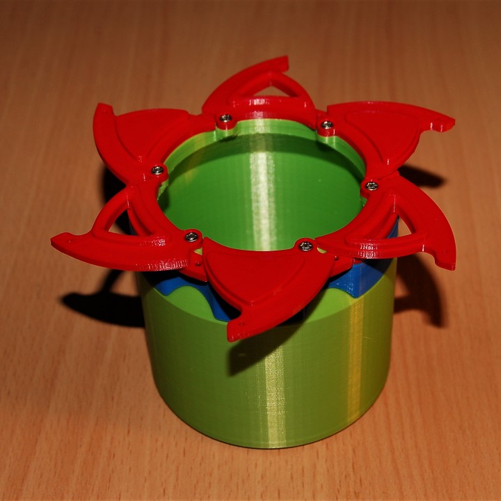 3D Printable Flower Iris Box V2 by Brien Allison