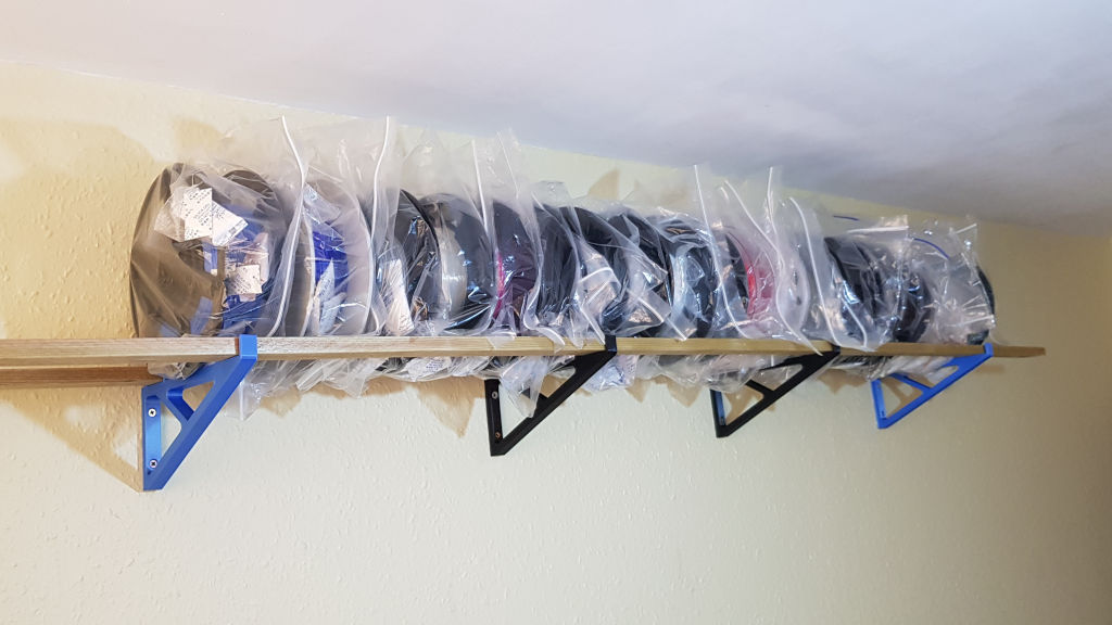 3D Printable 2x2 Filament Shelf Bracket by Joel Bonasera