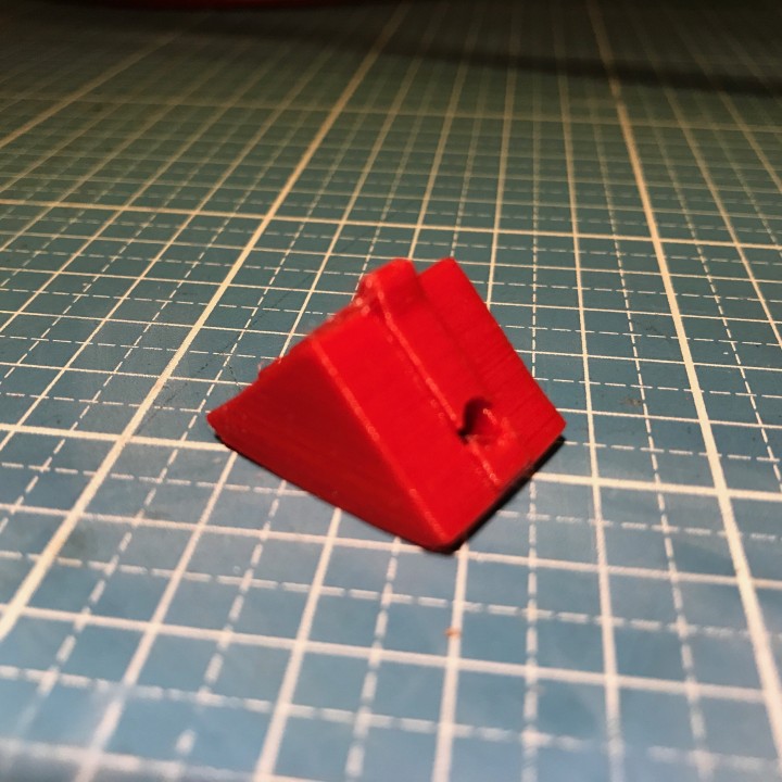 3D Printable 2020 Corner Bracket M4 by Andreas
