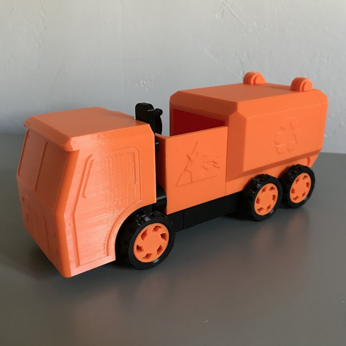 3D Printable Recycling Truck by James M. Drachenberg
