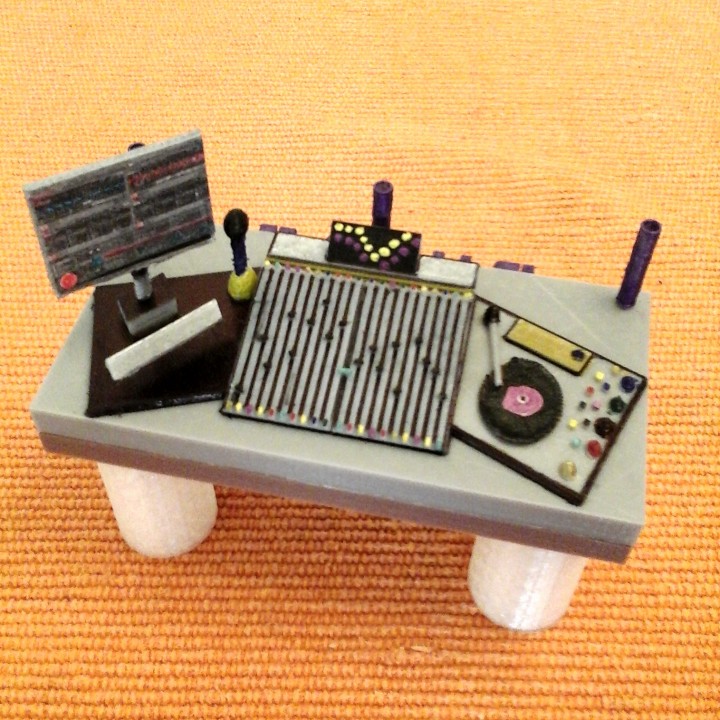 3D Printable LEGO GIANT DJ by MYT