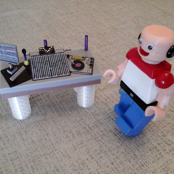 3D Printable LEGO GIANT DJ by MYT