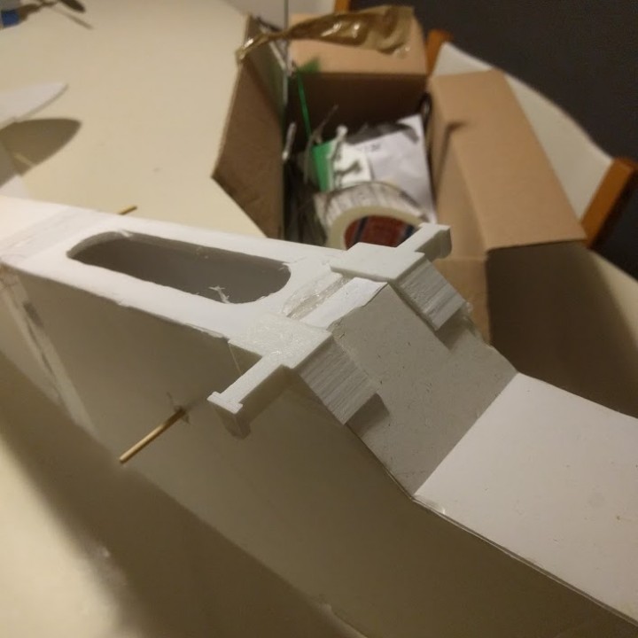 3D Printable FT Simple Storch- wing rubber holder by Rebeca Rivas Antich