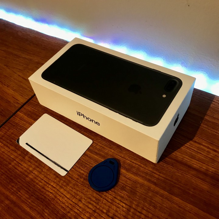 3D Printable Secret RFID Iphone box by Neil Sawhney