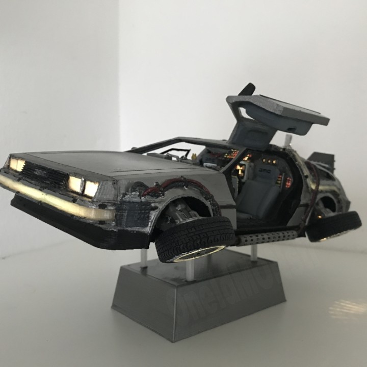 3D Printable DIY DeLorean Time Machine with lights!! by Wa Fa