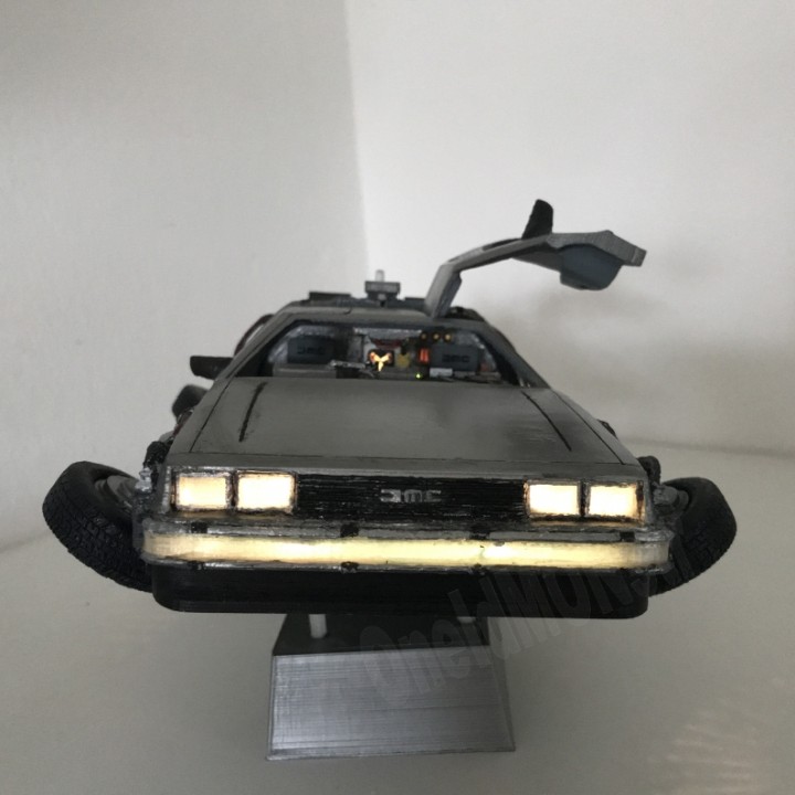 3D Printable DIY DeLorean Time Machine with lights!! by Wa Fa