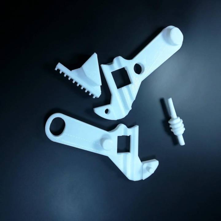 3D Printable functional adjustable wrench by caleboclair