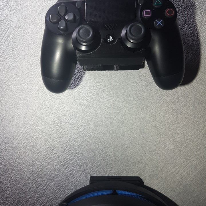 3D Printable PS4 Controller & Headset Mount (removeable) by Calvin Müller