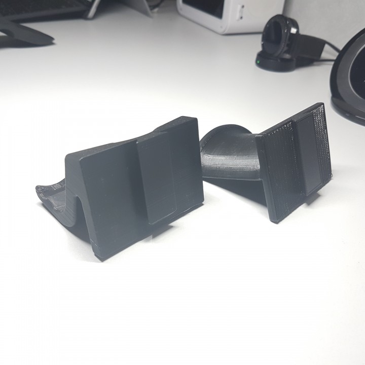 3D Printable PS4 Controller & Headset Mount (removeable) by Calvin Müller