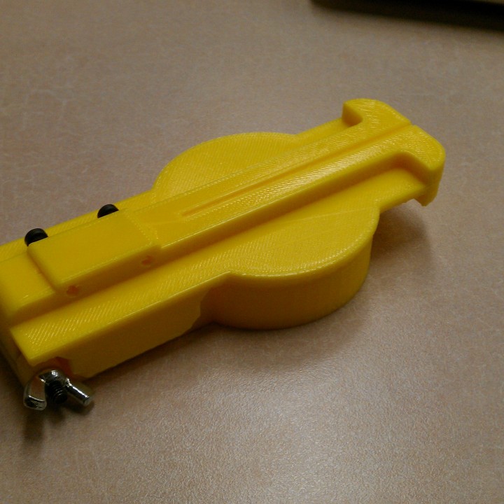 3D Printable Pill Splitter by Aliaksei Petsiuk