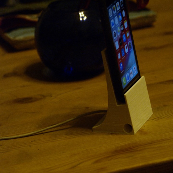 3D Printable iPhone dock by Bulcsu Bagi