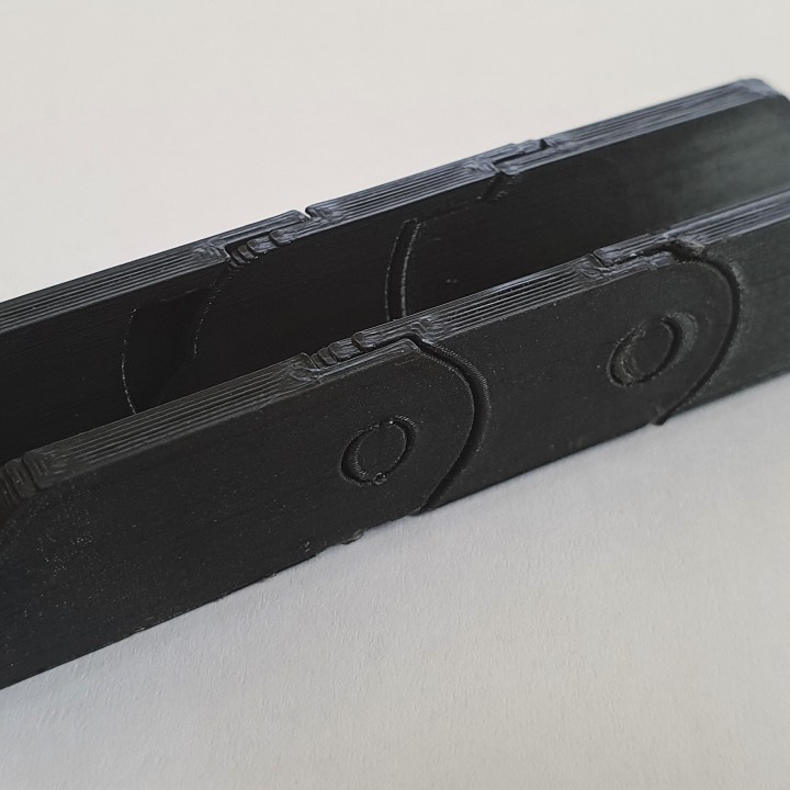 3D Printable Cable Chain 17x15mm by Douglas Dutton