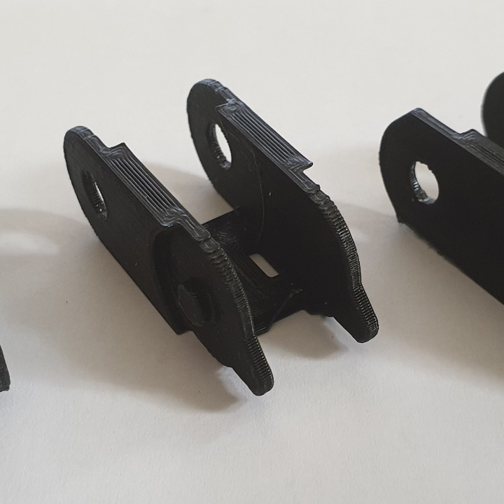 3D Printable Cable Chain 17x15mm by Douglas Dutton