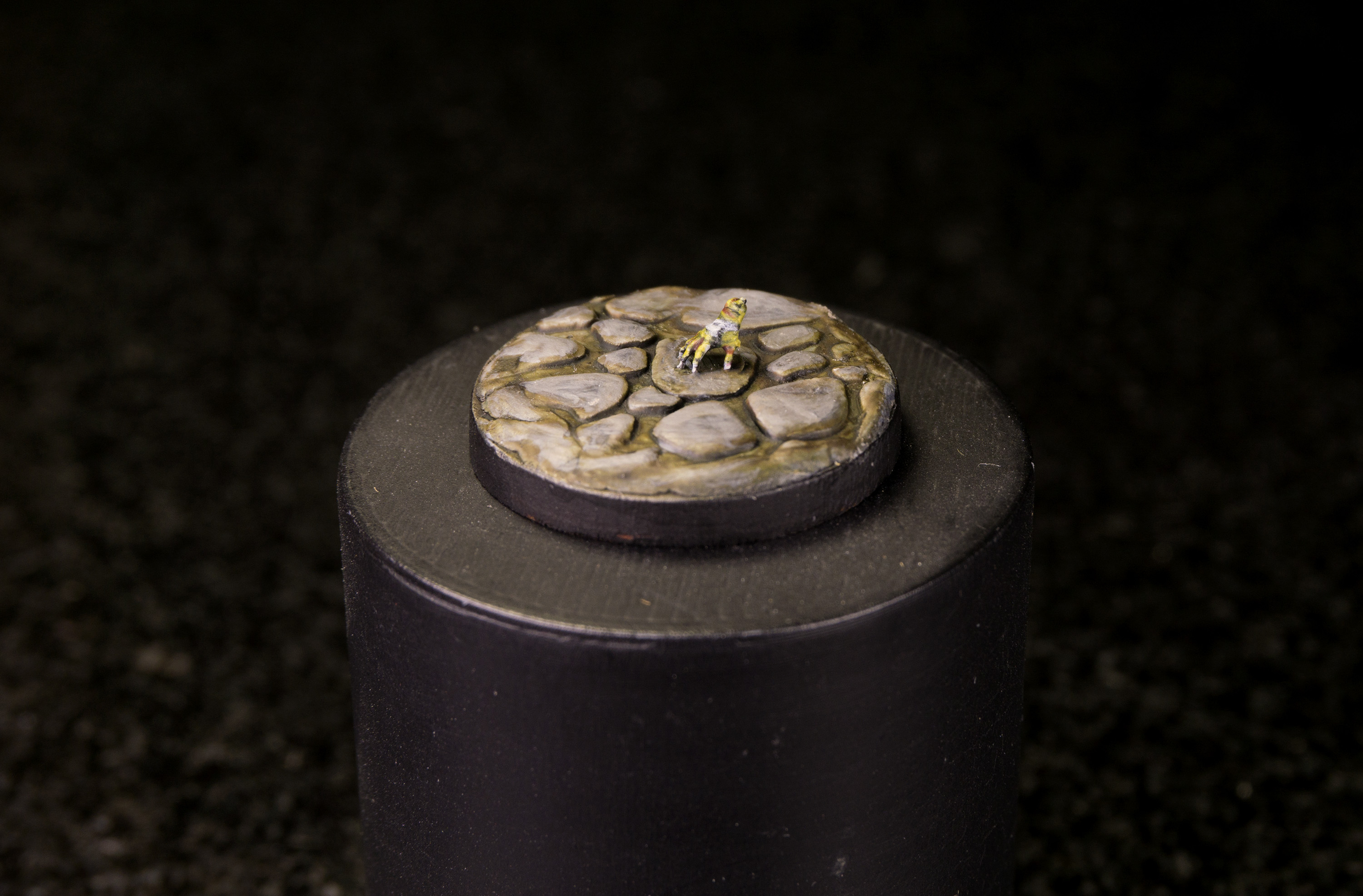 3D Printable Crawling Hand (Pre-Supported) by Fotis Mint Studios