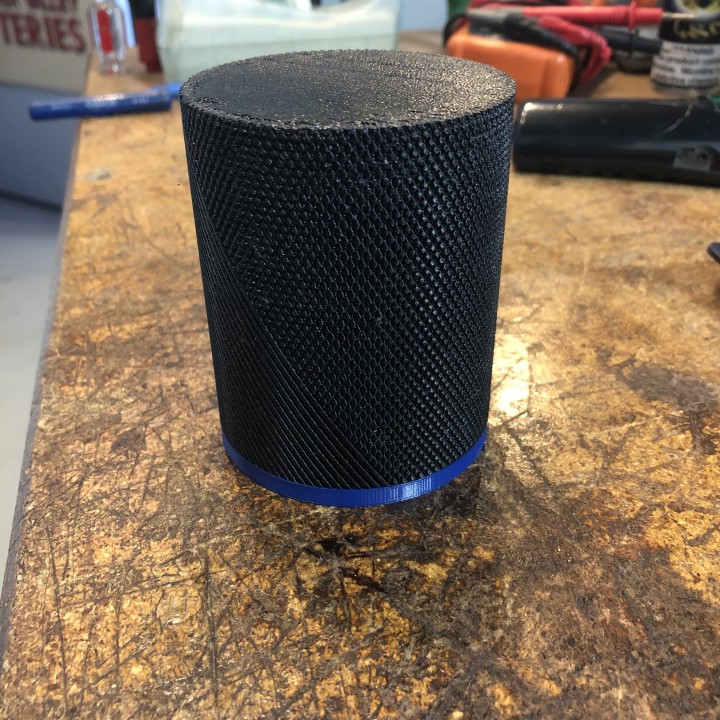 3D Printable Partially Knurled 18650 Screw Container by Jake Kleiner