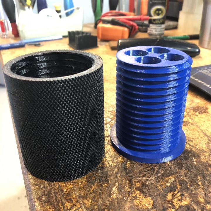 3D Printable Partially Knurled 18650 Screw Container by Jake Kleiner