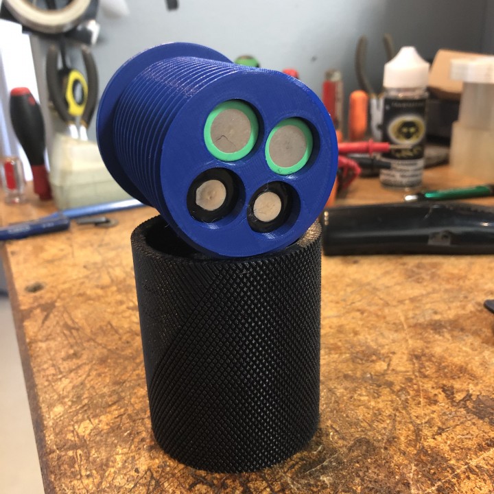 3D Printable Partially Knurled 18650 Screw Container by Jake Kleiner