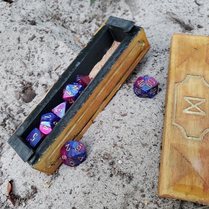 3D Printable DnD polyhedral dice box by Dylan Sturdivant