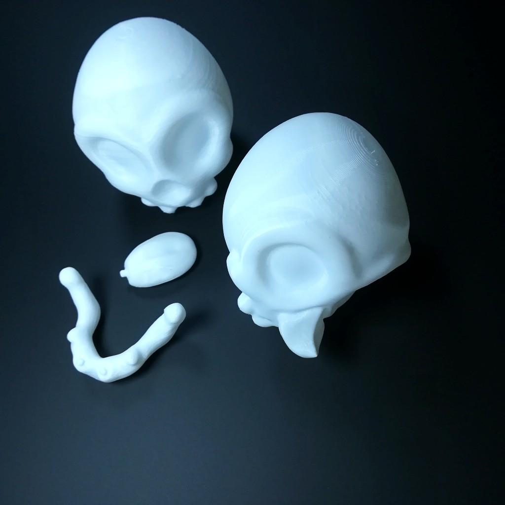 3D Printable Happy Skull by Eric "Oh, So Black"