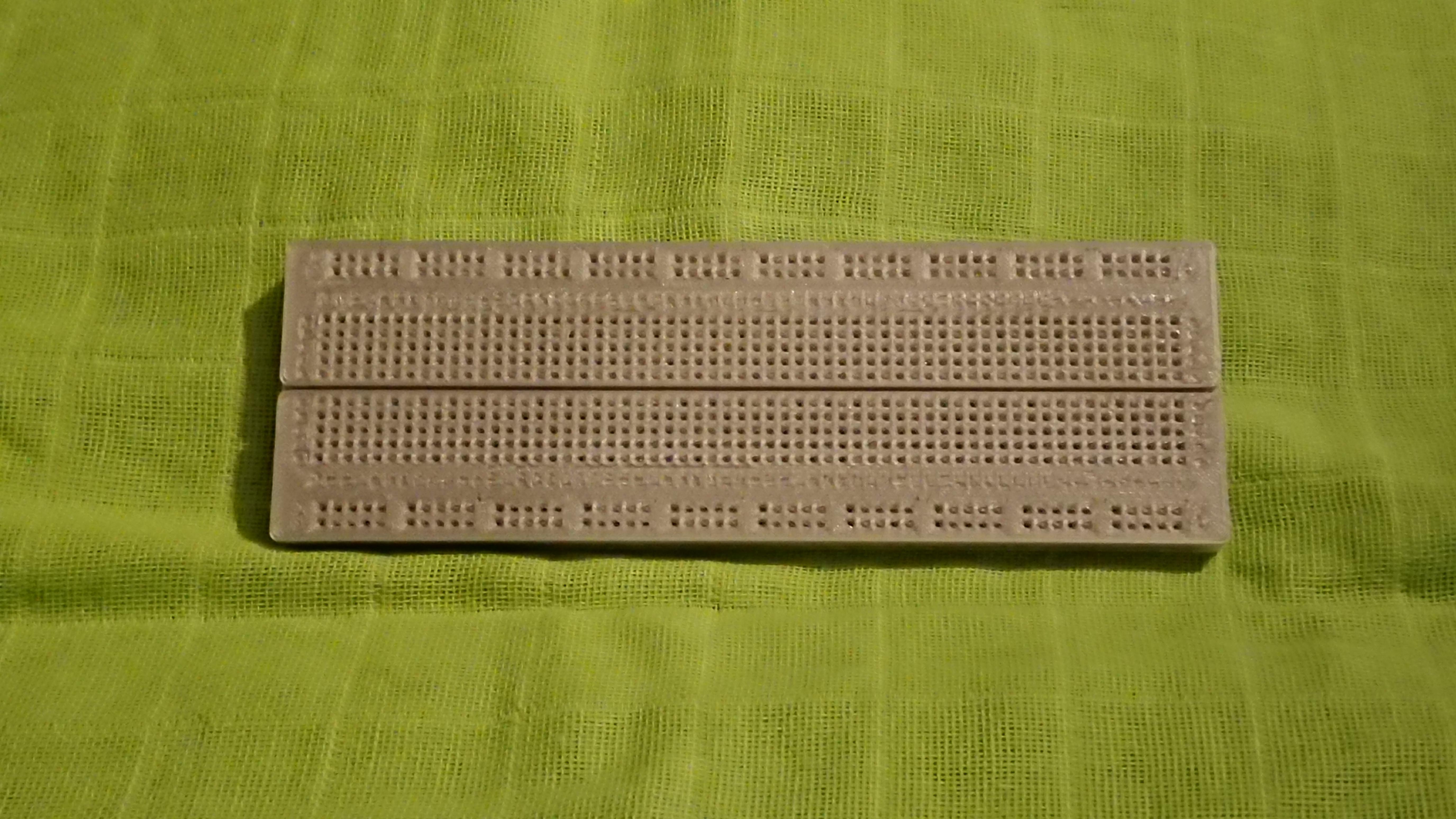 3D Printable Customizable breadboard by Andrea Valentino