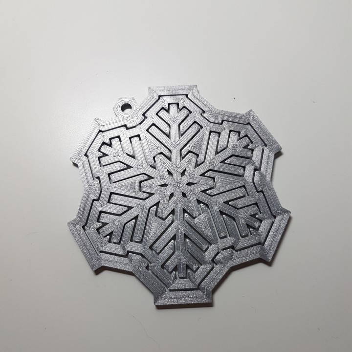3D Printable Spinning snowflake tree ornament by samster 3d