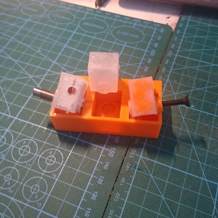 3D Printable Moulds for Heat preservation sleeve for E3D V5 by Xiaoling Yu