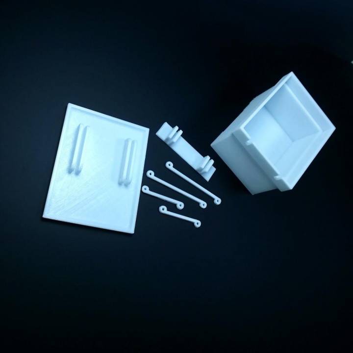 3D Printable box with 4-link hinged lid by Jacques Blom