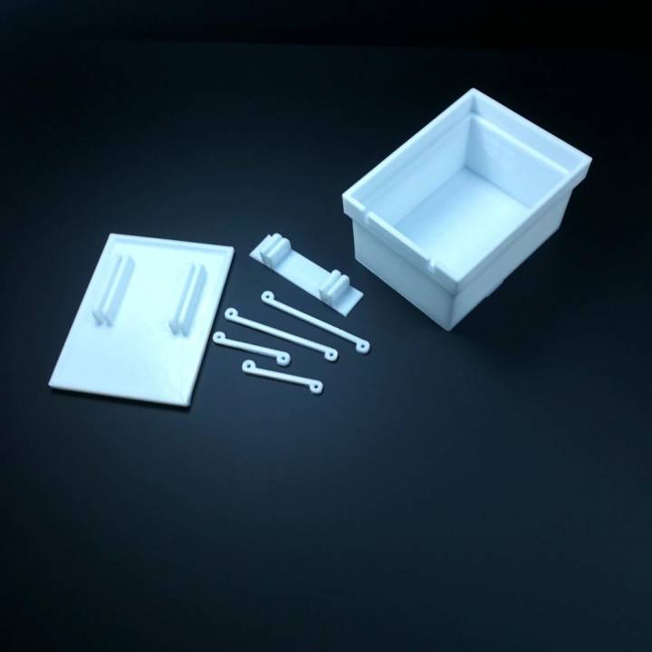 3D Printable box with 4-link hinged lid by Jacques Blom