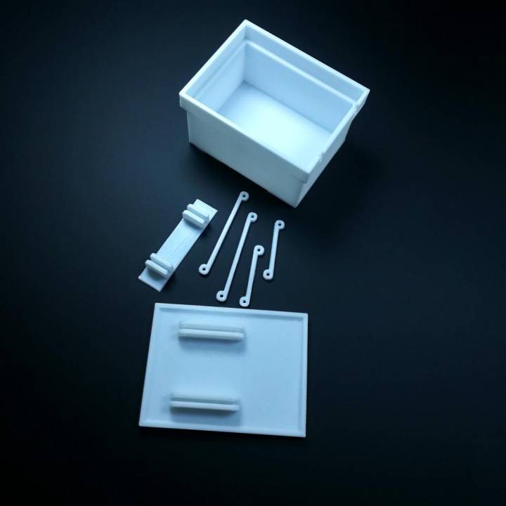 3D Printable box with 4-link hinged lid by Jacques Blom