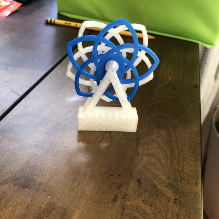 3D Printable Desktop Spinner by Ericka Axelsson