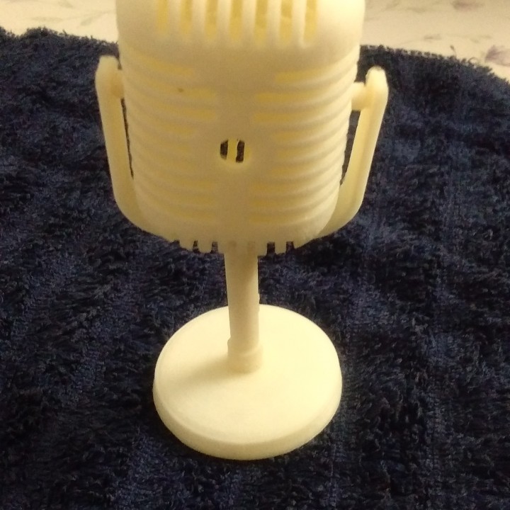 3D Printable Customised Microphone by Perry Koradiya
