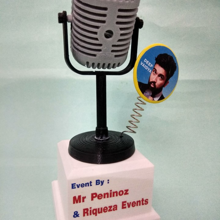 3D Printable Customised Microphone by Perry Koradiya