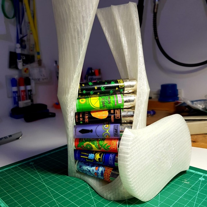 3D Printable Double helix Clippers display 2.0 by bar spielberg