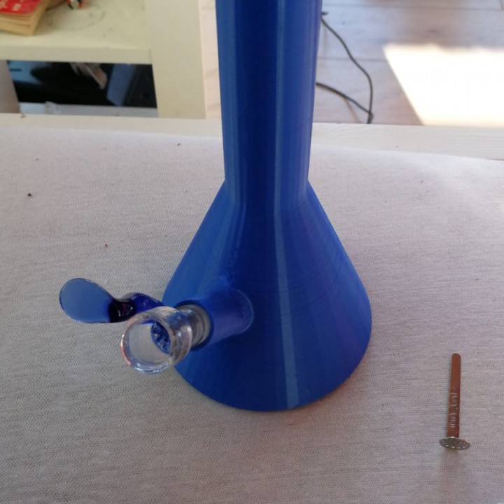 3D Printable Your simple but very functional bong by Daan Schuurmans