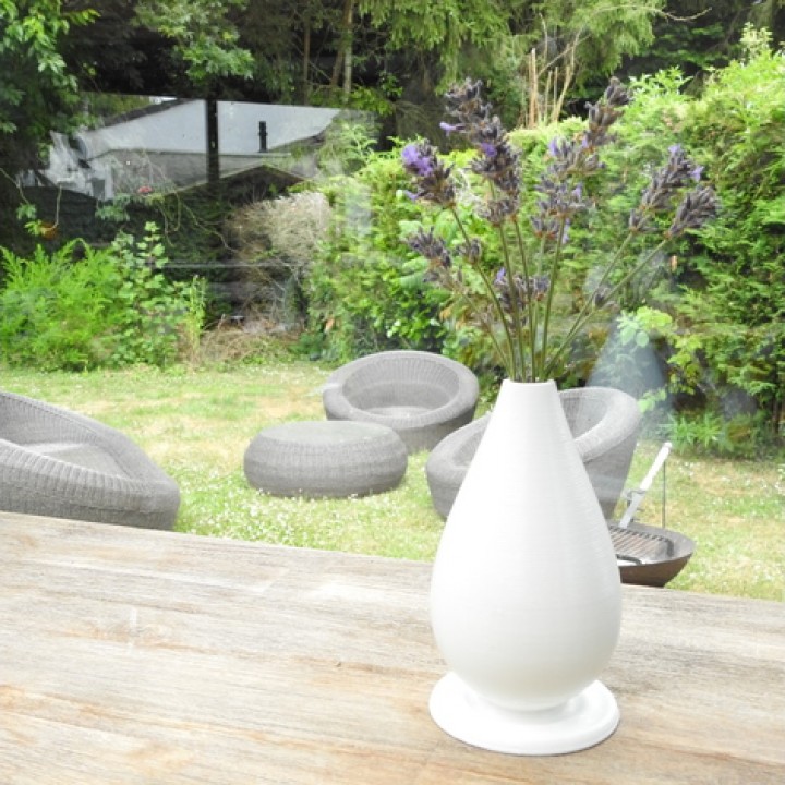 3D Printable flower vase "drop" by Grégory