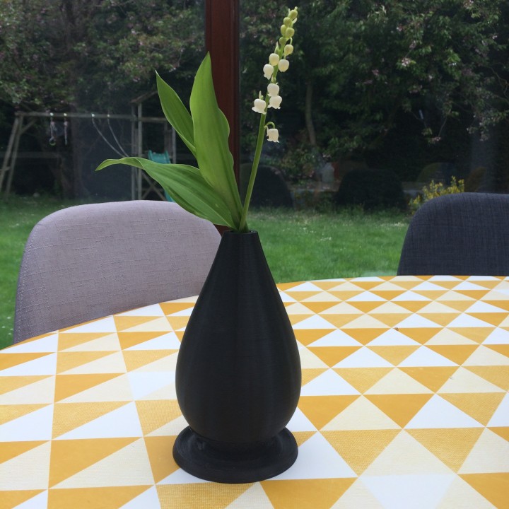 3D Printable flower vase "drop" by Grégory