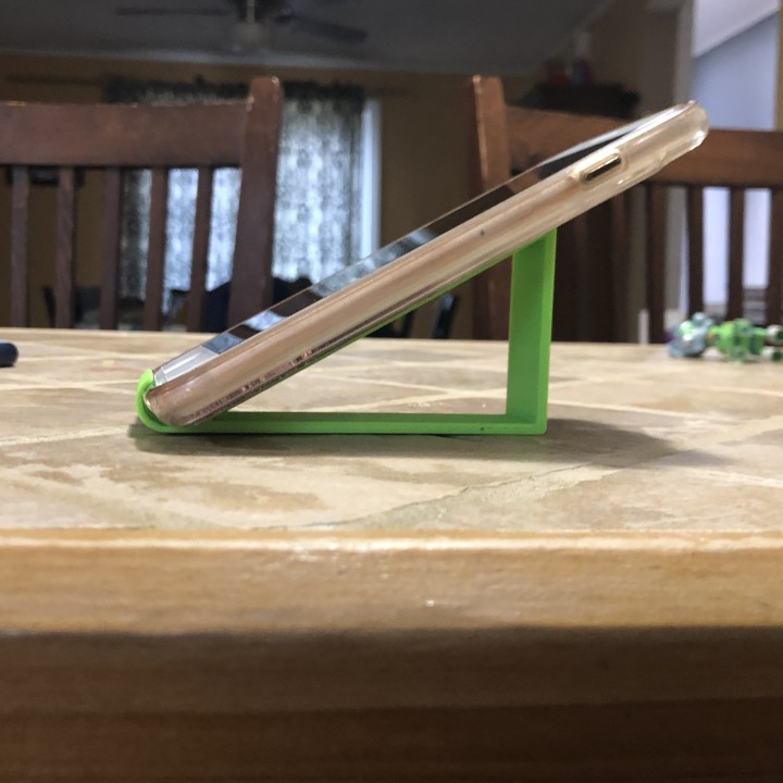 3D Printable iPhone stand by Craig Middleton