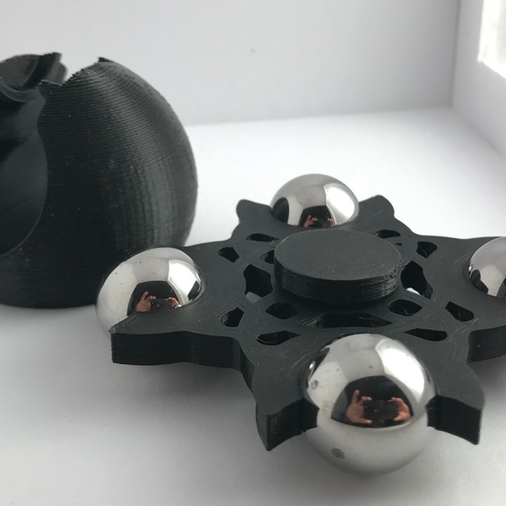 3D Printable R188 Desk Toy/Spinner by Omar Khatib