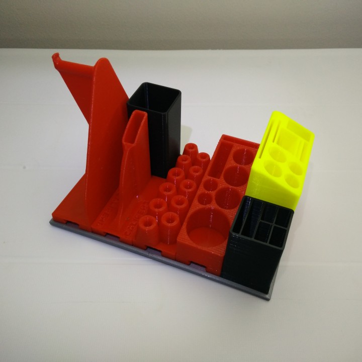 3D Printable Customizable Tool Holder by Mike Vol