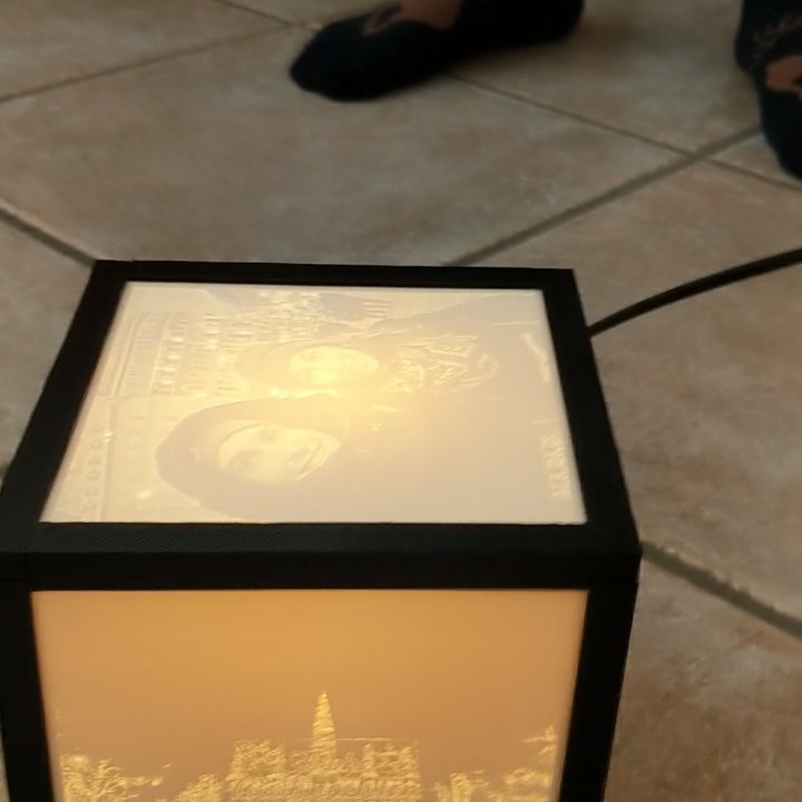 3D Printable Lithophane lighting box by Eric Cattaneo